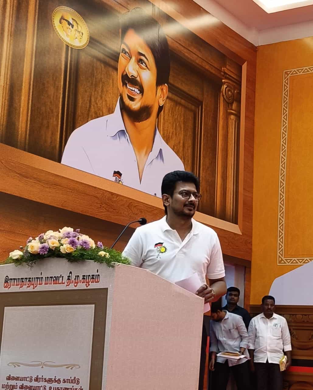 கீழக்கரை : மக்கள் நல பாதுகாப்பு கழகம் சார்பாக தமிழக துணை முதல்வரிடம் ...